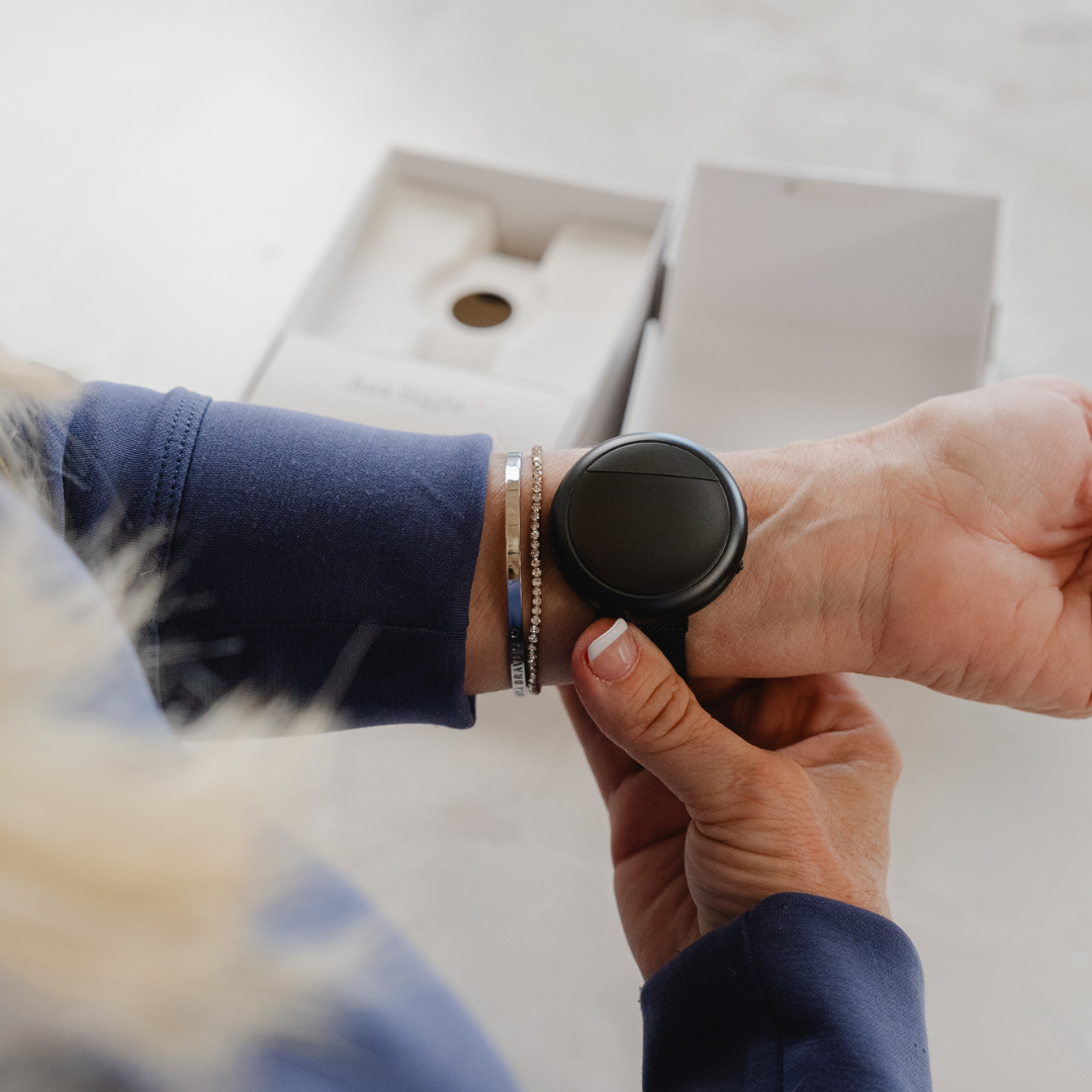 Embr Wave 2 Thermal Wristband | ApriaHome